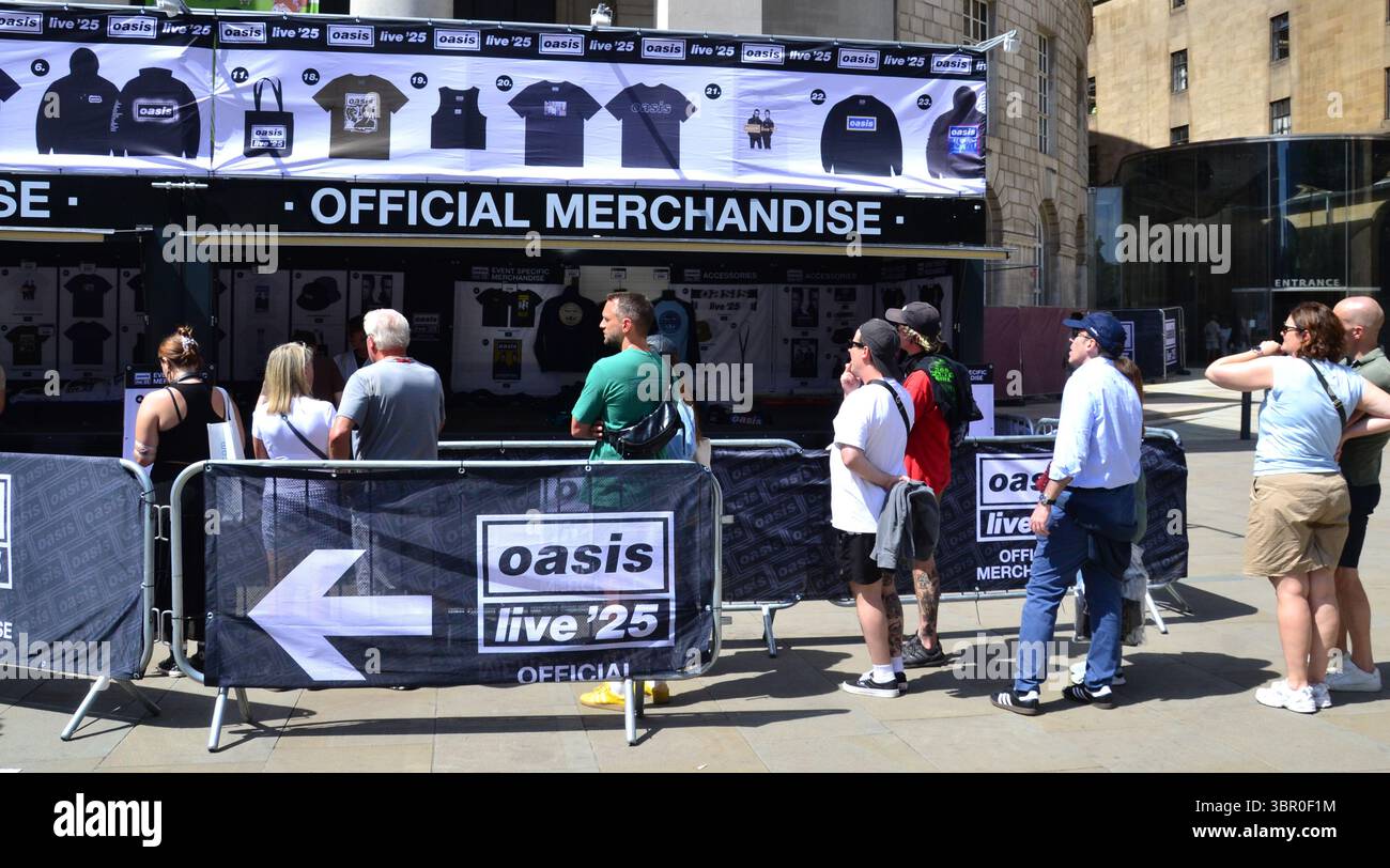 Oasis live 25 memorabilia hi-res stock photography and images - Alamy