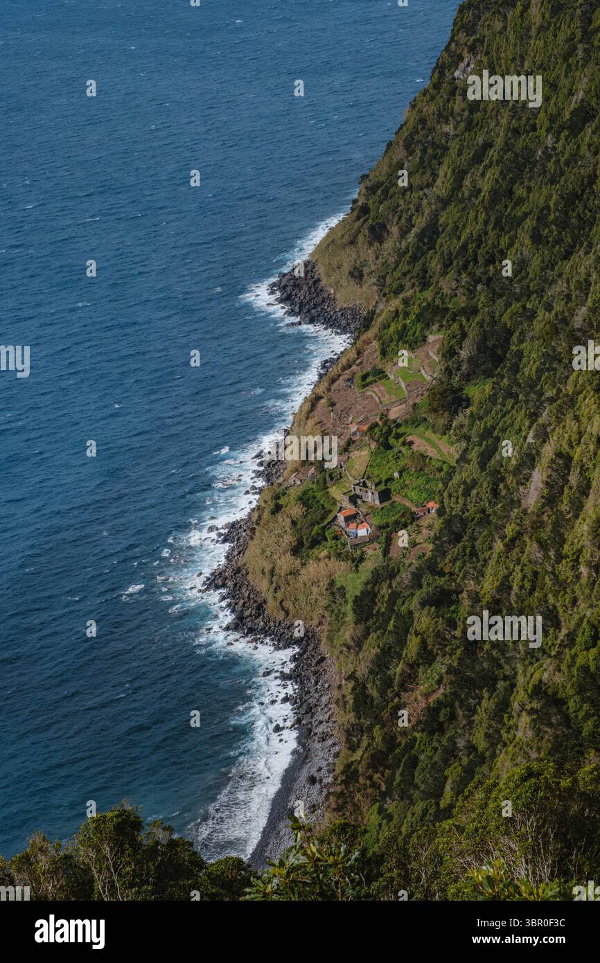 Dramatic coastal cliffs ocean hi-res stock photography and images - Alamy
