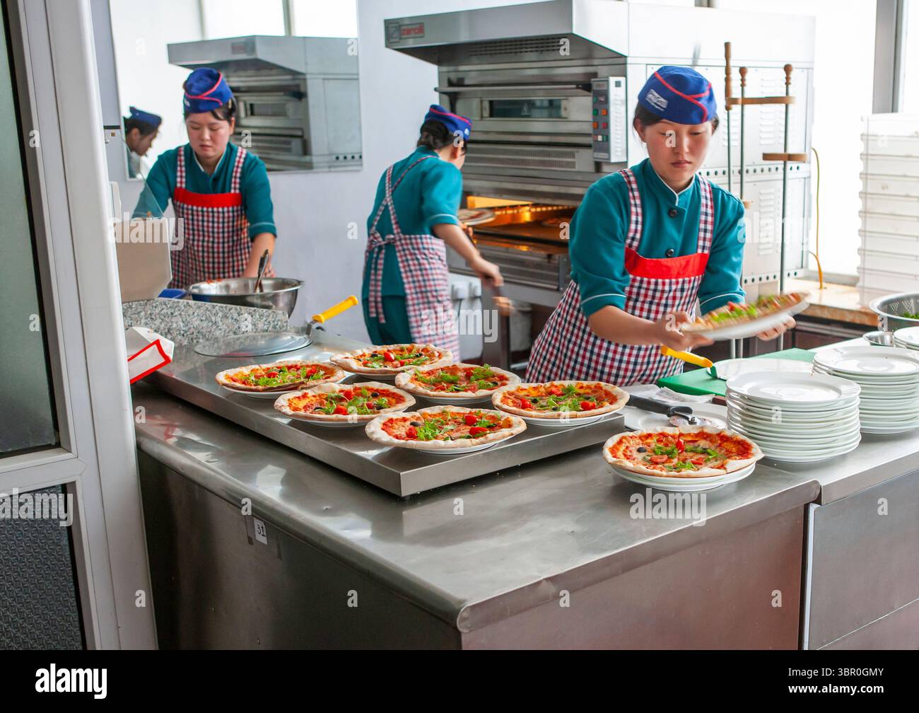 North Korean pizzeria cooks in an italian restaurant, DGC, Pyongyang ...