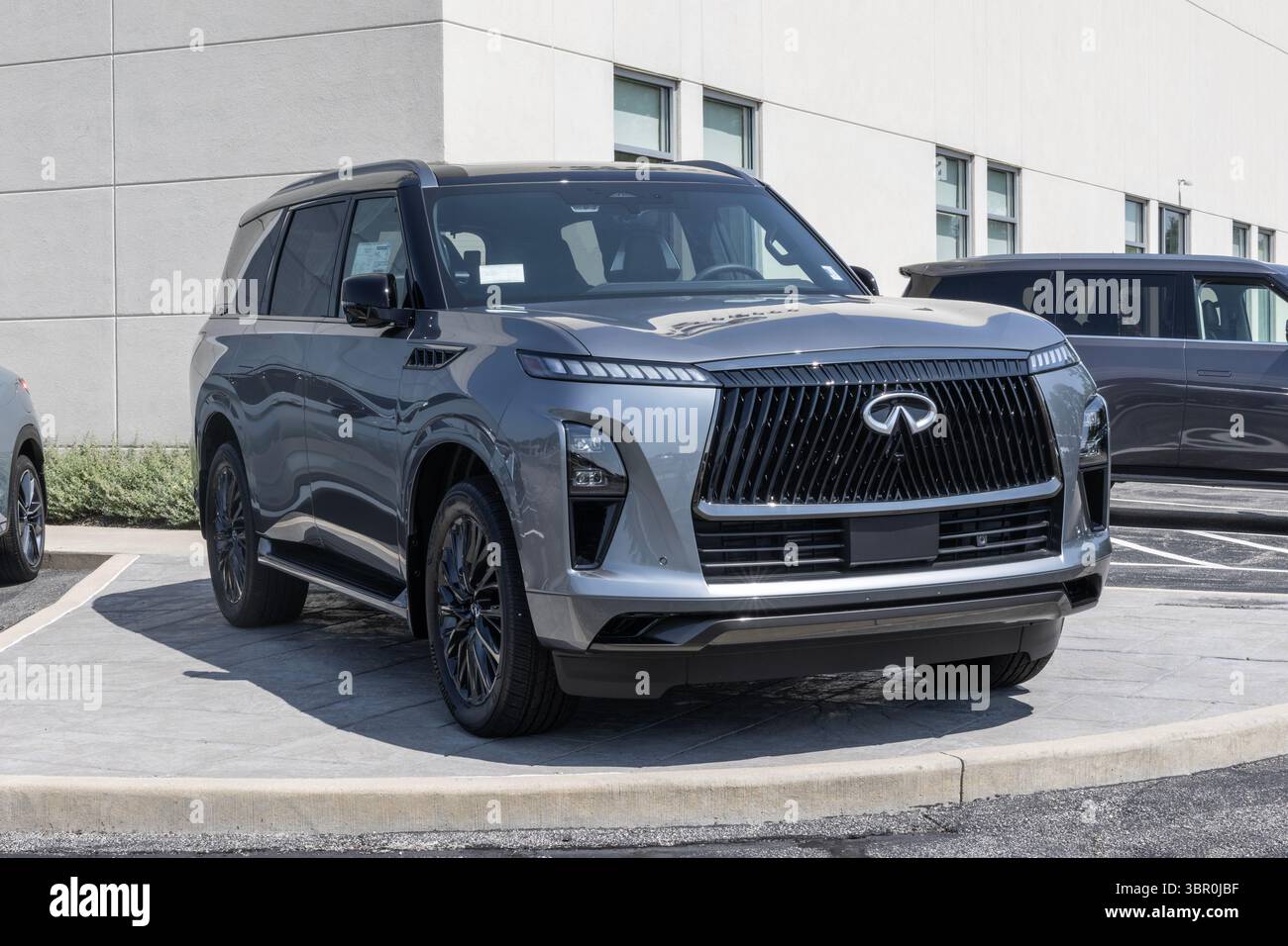 Indianapolis - July 8, 2025: INFINITI QX80 Autograph 4WD Luxury 3-Row ...