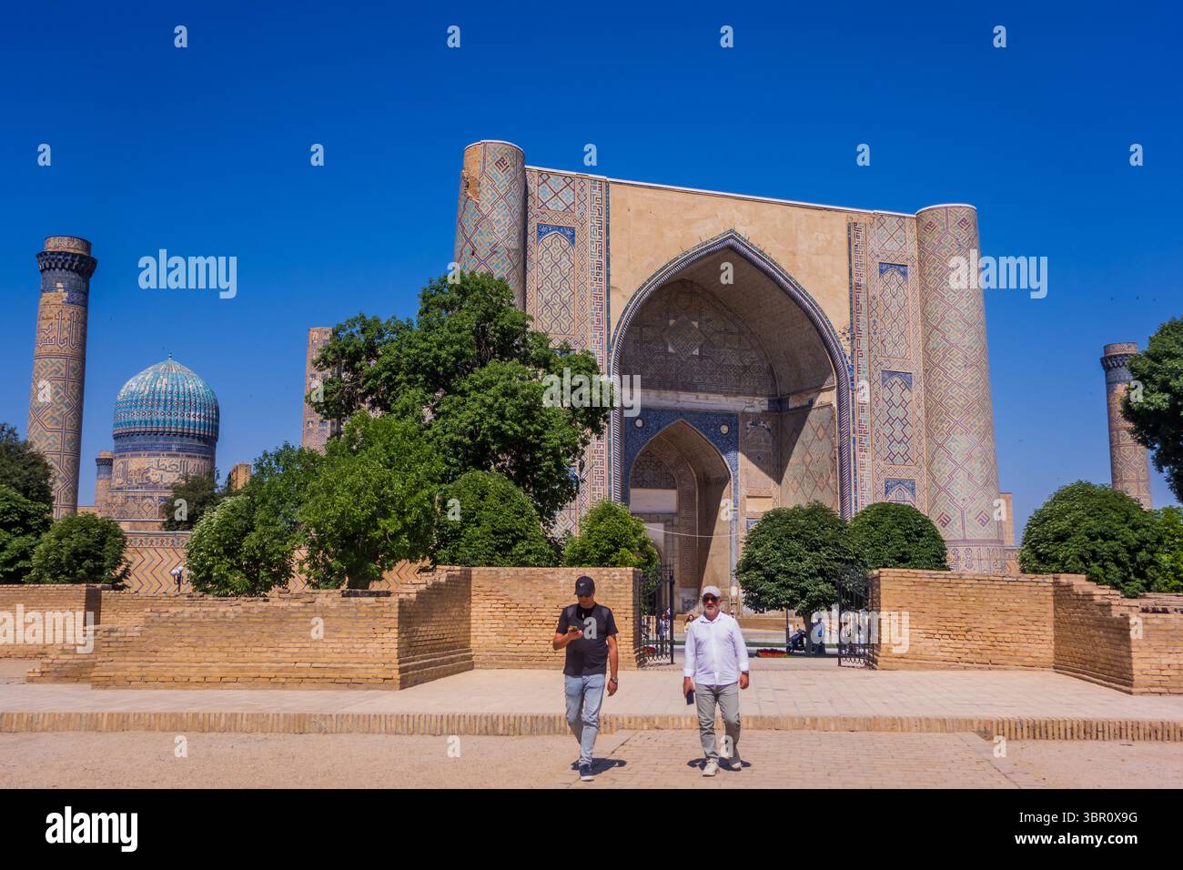 Samarkand old mosque minaret hi-res stock photography and images - Alamy
