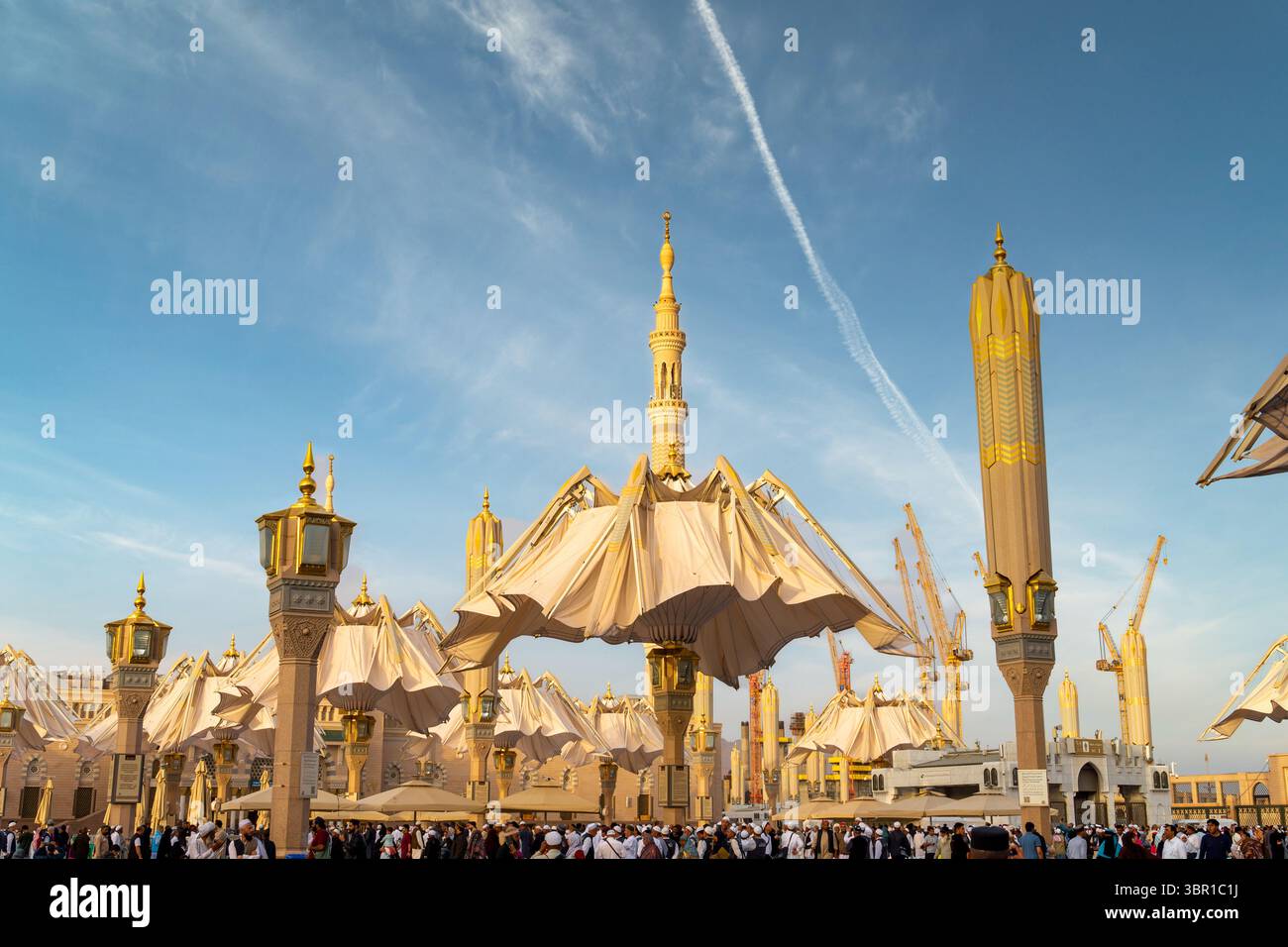 Medina, Saudi Arabia - December 18, 2024: Pilgrims at Prophets Mosque ...