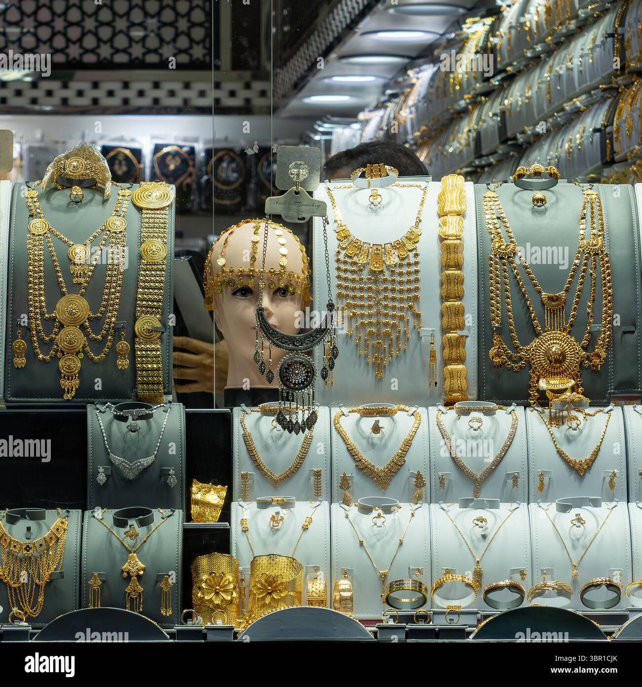 Saudi arabia jewellery hi-res stock photography and images - Alamy