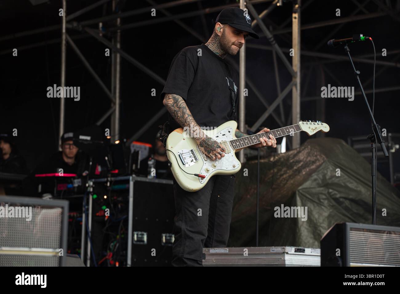 Landmvrks ( landmarks) performs live at slam dunk festival leeds, 25th ...