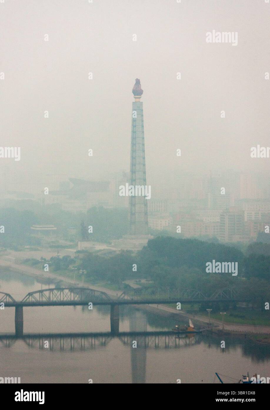 Juche tower built to commemorate Kim il-sung's 70th birthday, DGC ...