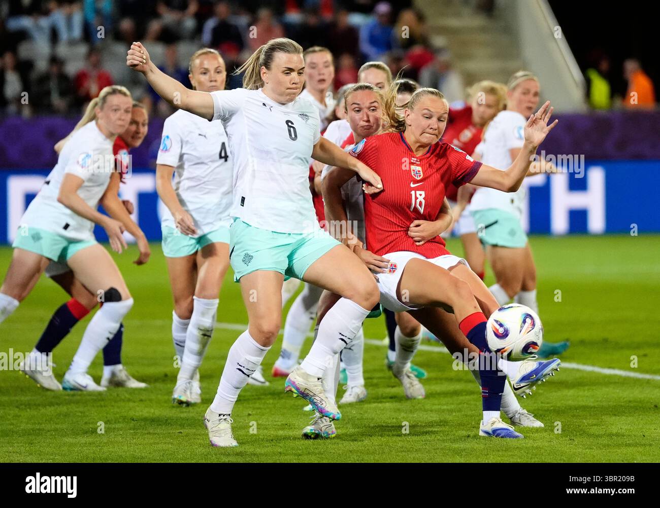 Iceland's Ingibjorg Sigurdardottir (left) and Norway's Frida Maanum ...