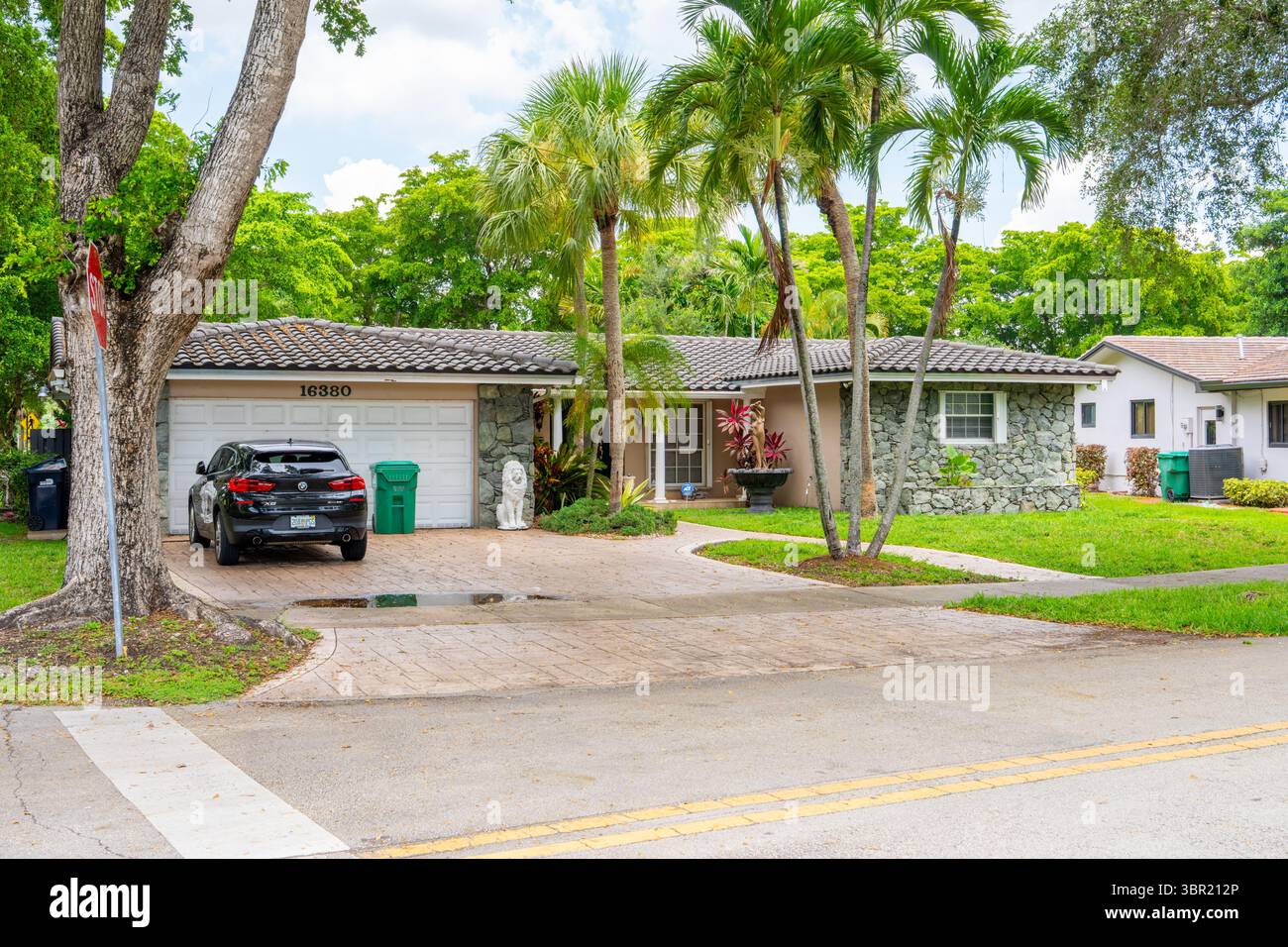 Miami Lakes, FL, USA - July 7, 2025: Middle class residential homes in ...