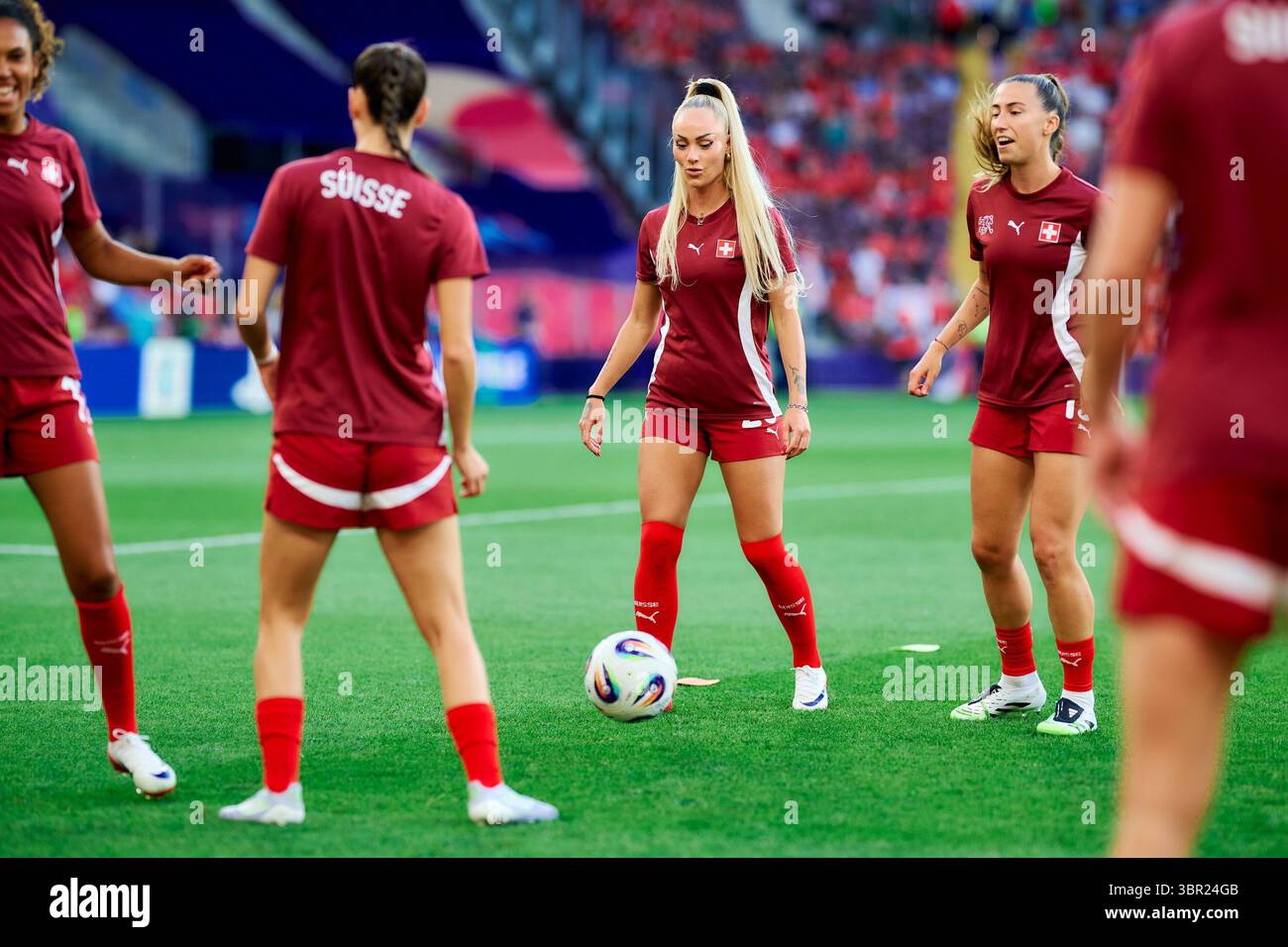 Genf, Deutschland. 10th July, 2025. Laia Balleste (15; Schweiz) und ...