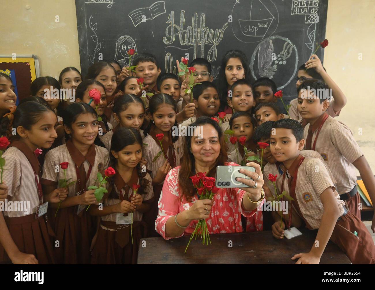 Mumbai, India. 10th July, 2025. MUMBAI, INDIA - JULY 10: Students give ...
