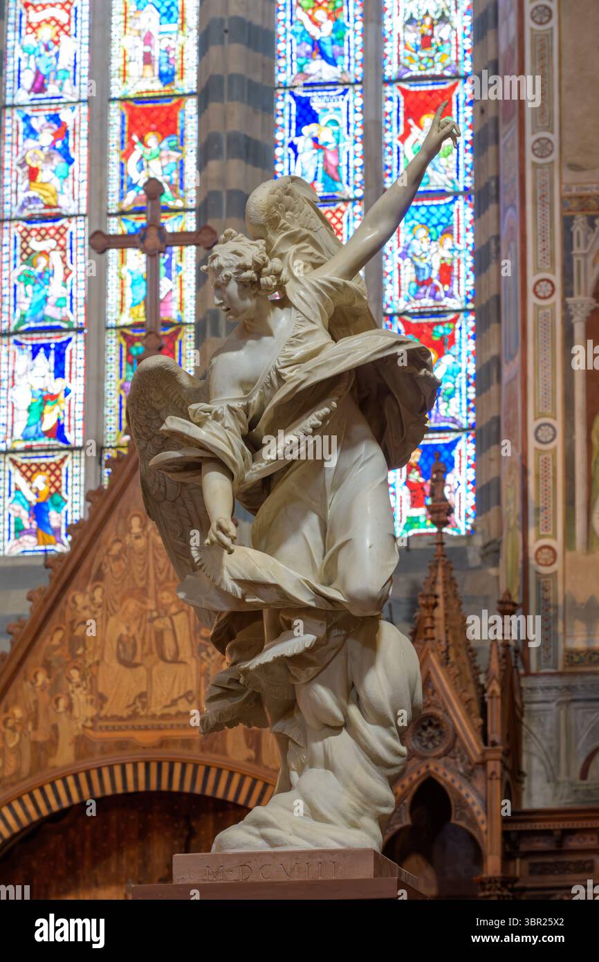 Statue of Archangel Gabriel announcing to Virgin Mary at Duomo di ...
