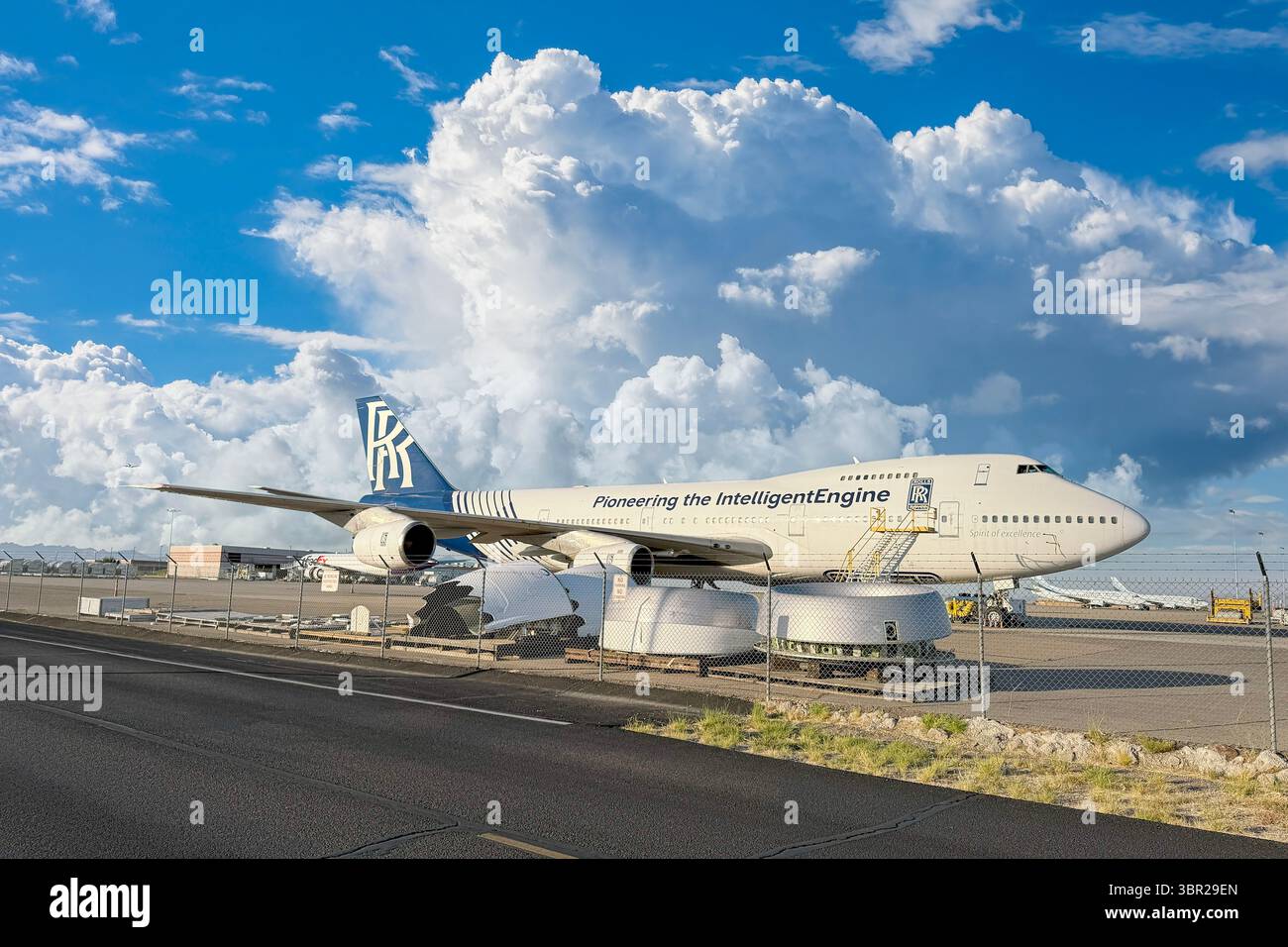 Jet engine test hi-res stock photography and images - Alamy