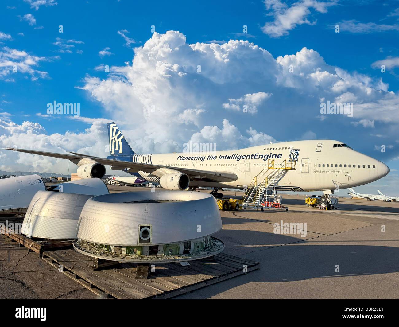 Jet engine test hi-res stock photography and images - Alamy