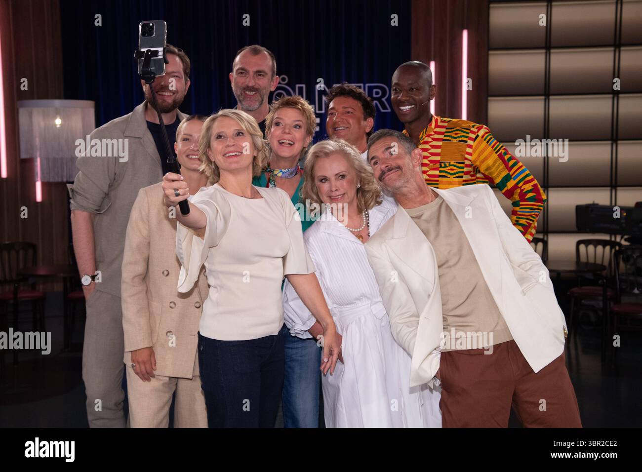 von links: Lena CASSEL, Moderatorin, Bastian BIELENDORFER, Comedian ...