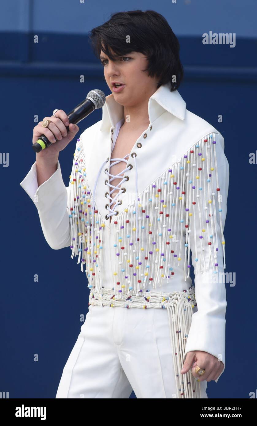 Elvis impersonator lee hi-res stock photography and images - Alamy