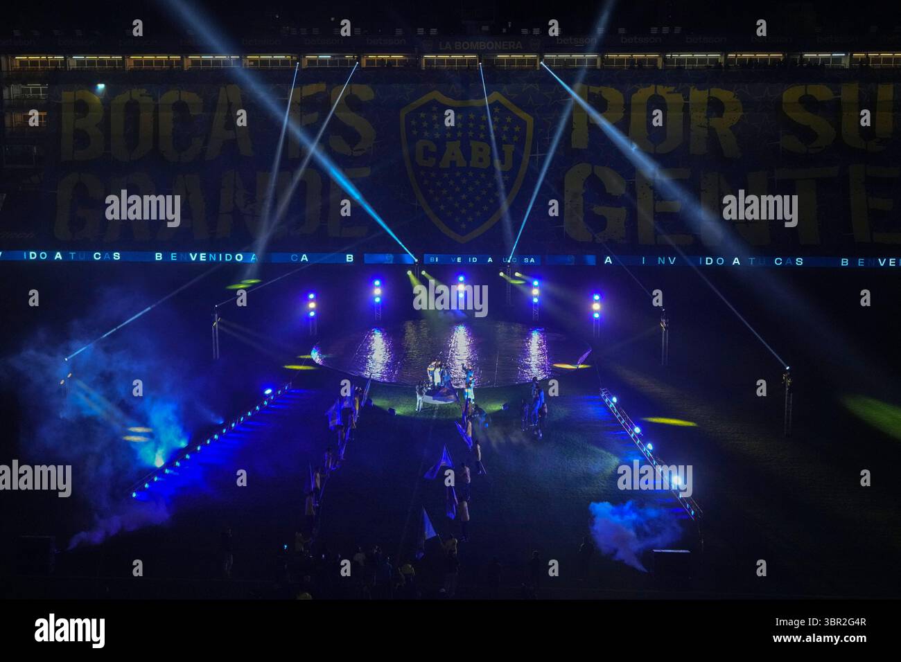 Leandro Paredes, center, and his wife Camila Galante during his ...