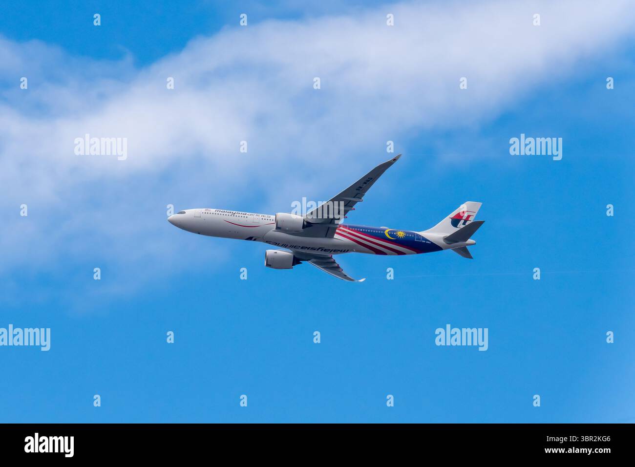 9M-MNG - Airbus A330-941 - Malaysia Airlines Aircraft above Sydney, NSW ...