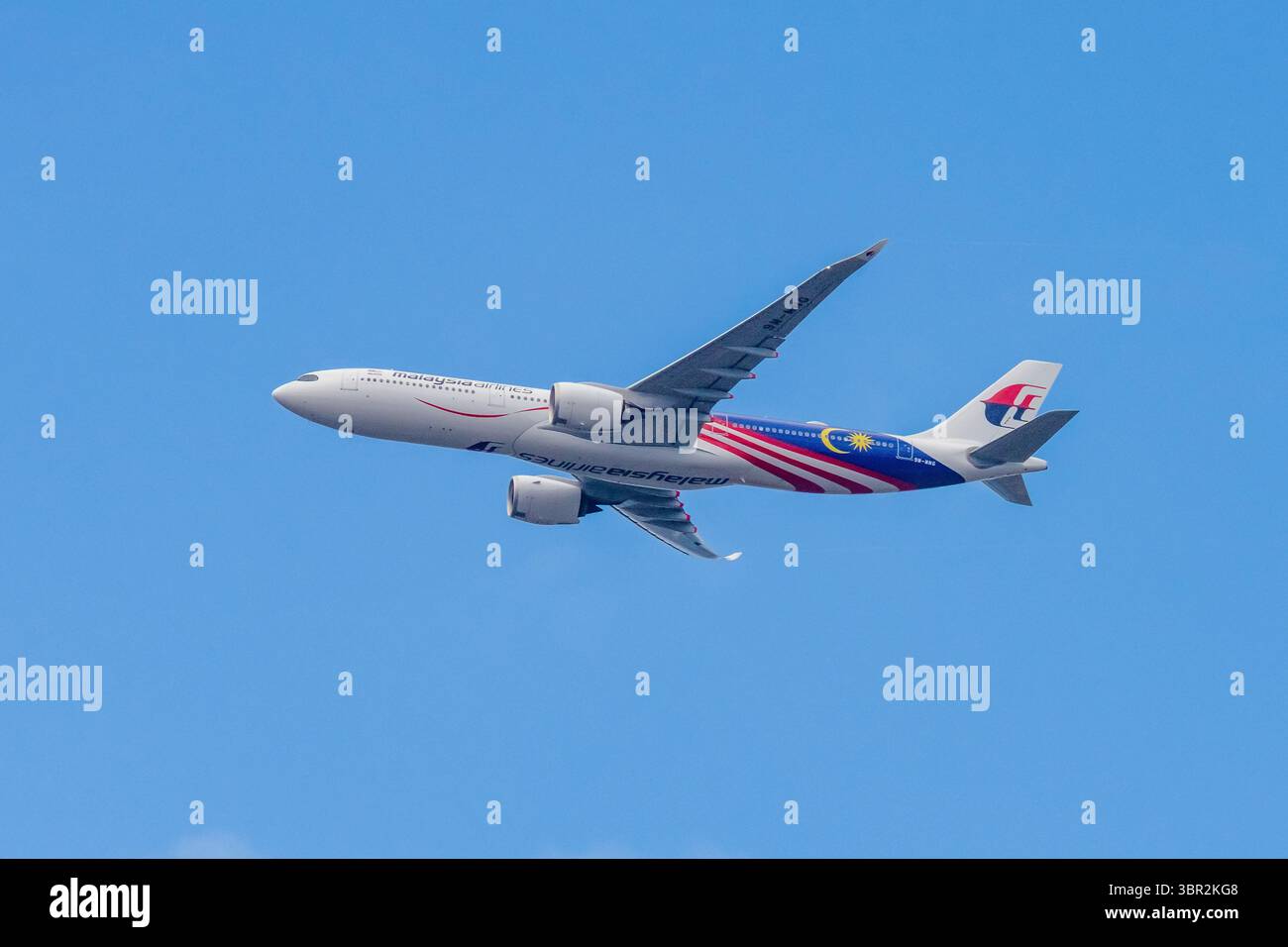 9M-MNG - Airbus A330-941 - Malaysia Airlines Aircraft above Sydney, NSW ...
