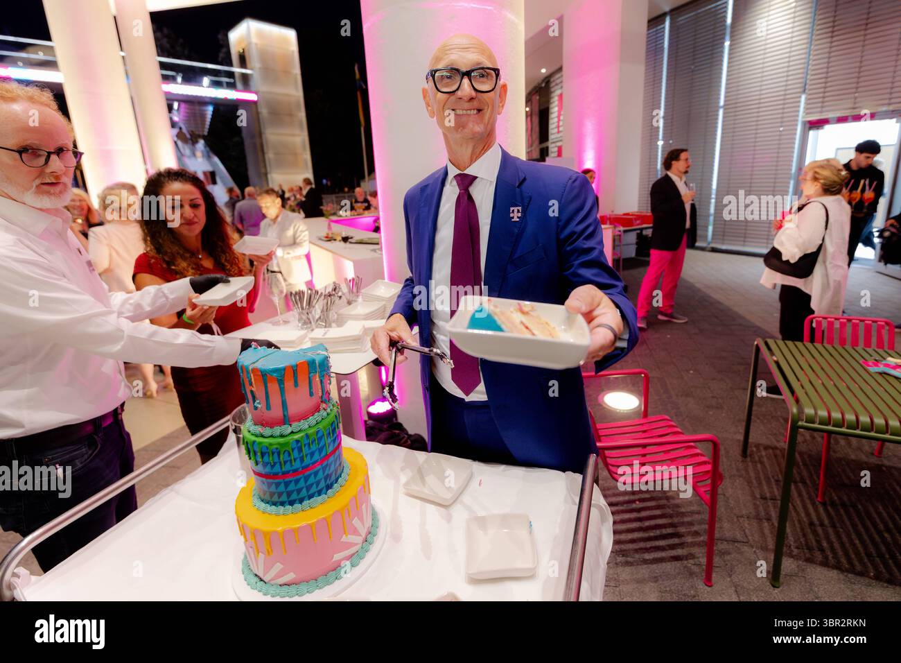 Festakt 30 Jahre Telekom in Bonn 10.07.2025 Vorstandsvorsitzender ...