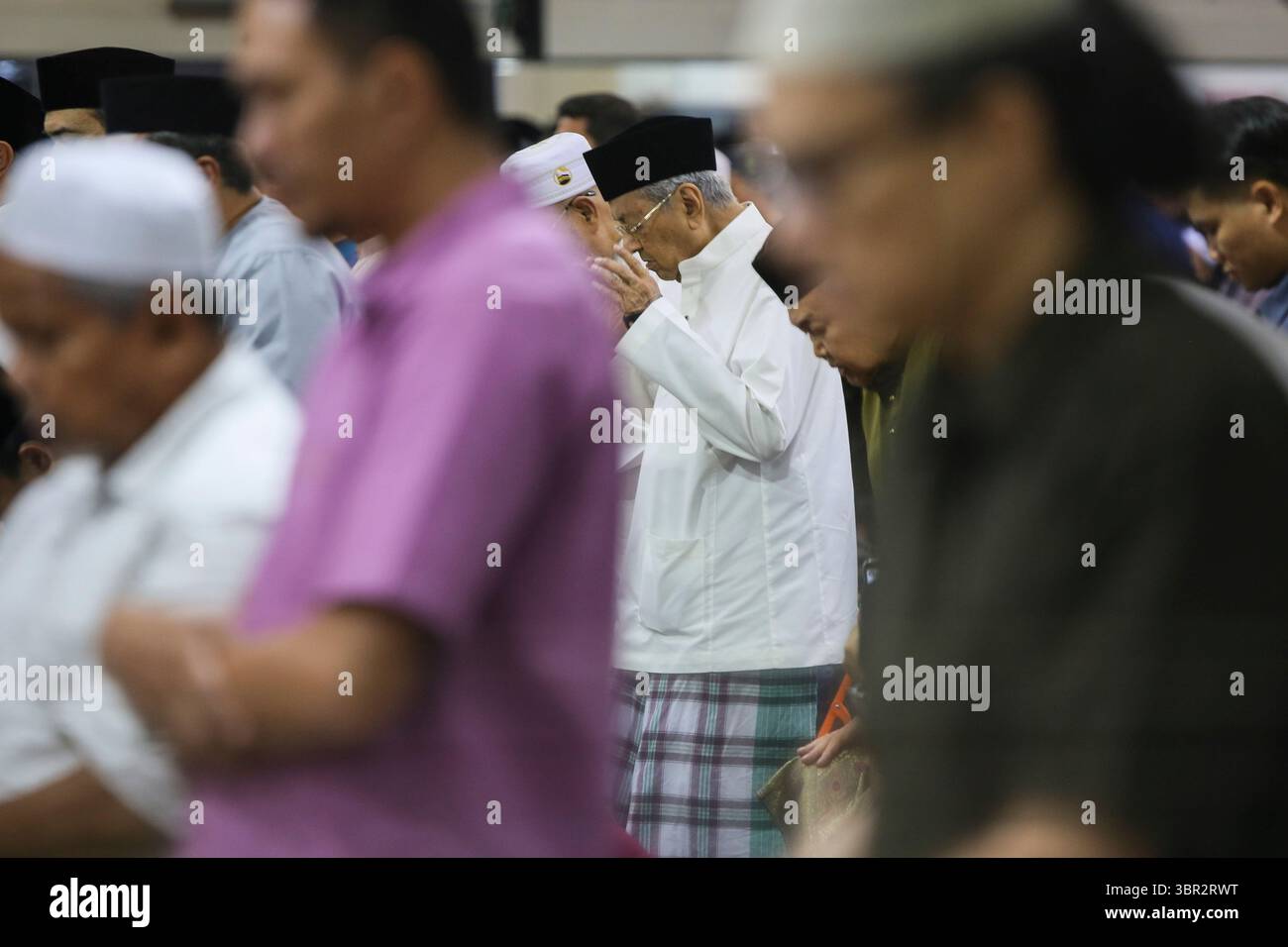 Tun Mahathir Mohamad seen with congregants performing the Maghrib ...
