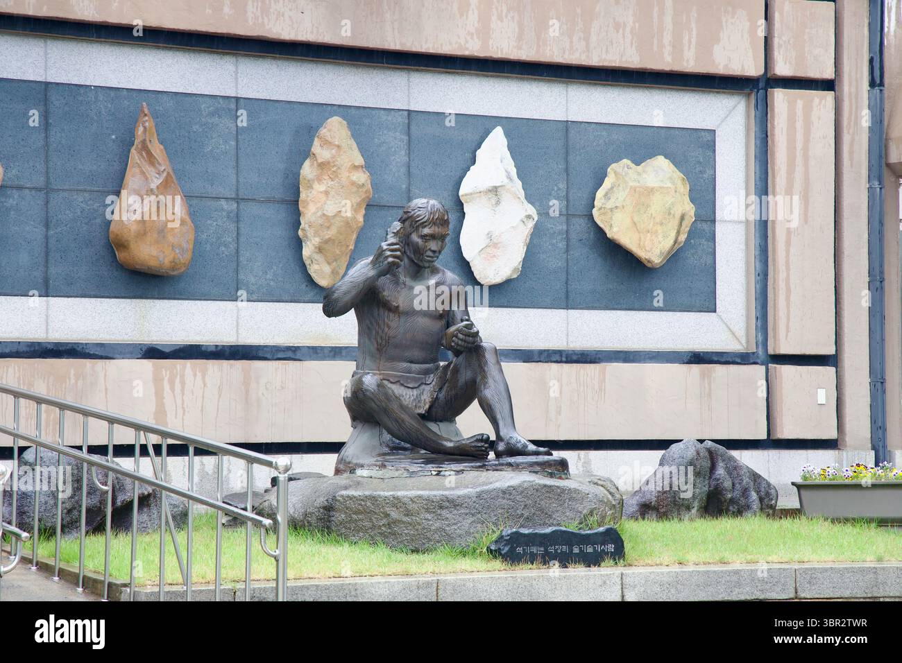 Gongju City, South Korea - June 13th 2025: A bronze statue of a ...