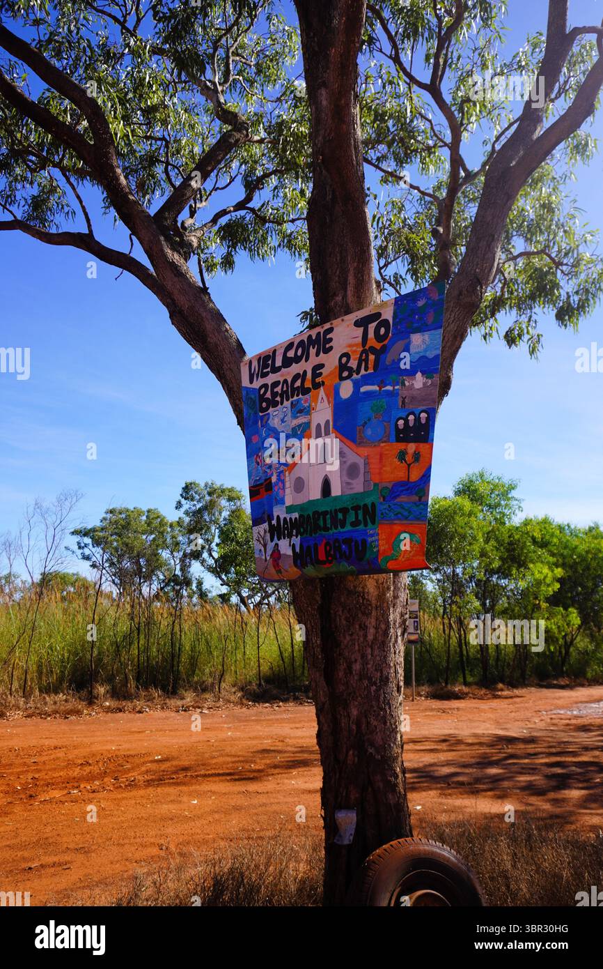 Tree with WELCOME TO BEAGLE BAY Sign, Dampier Peninsula Stock Photo - Alamy