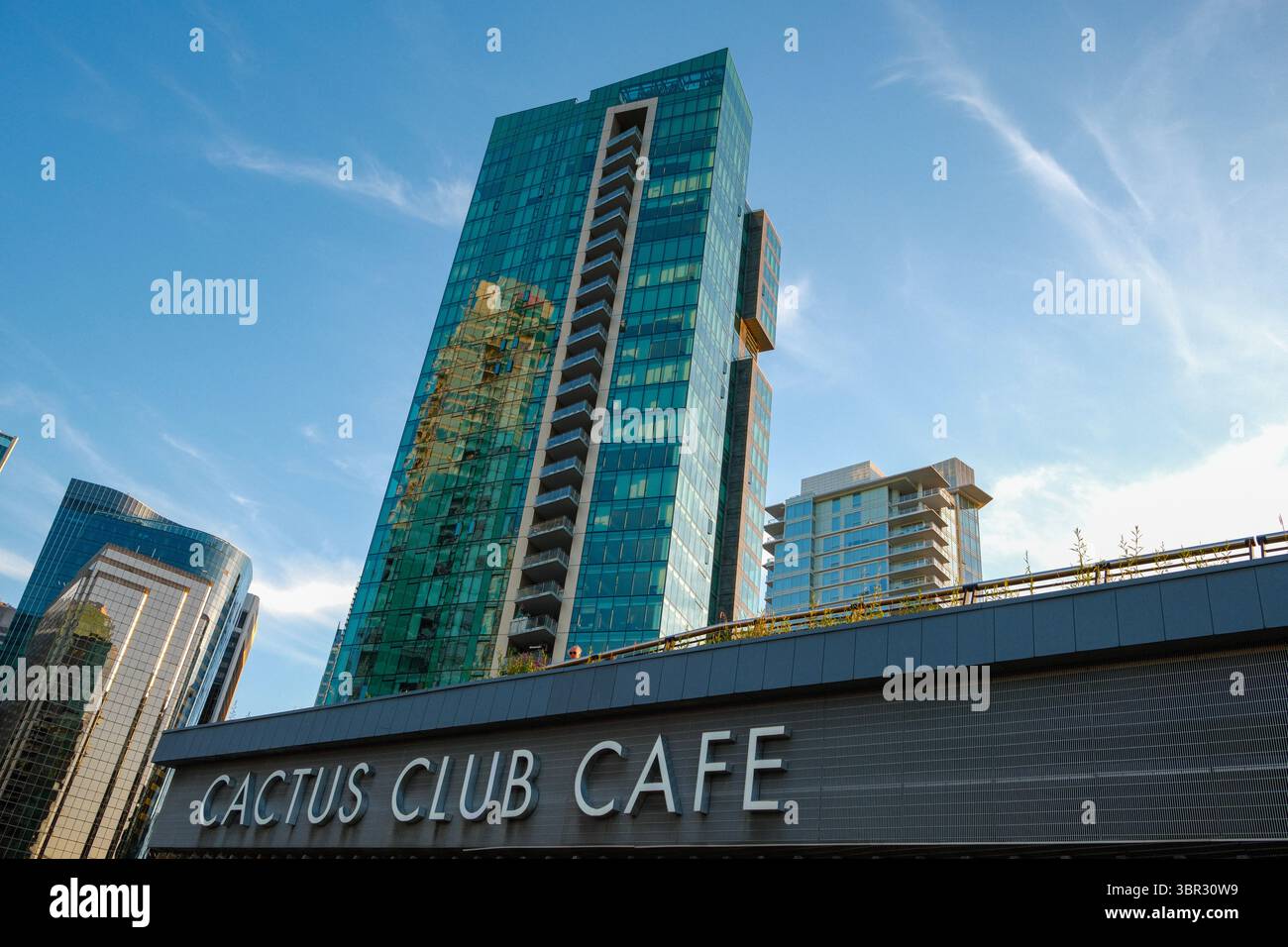 Three harbour green condominium hi-res stock photography and images - Alamy