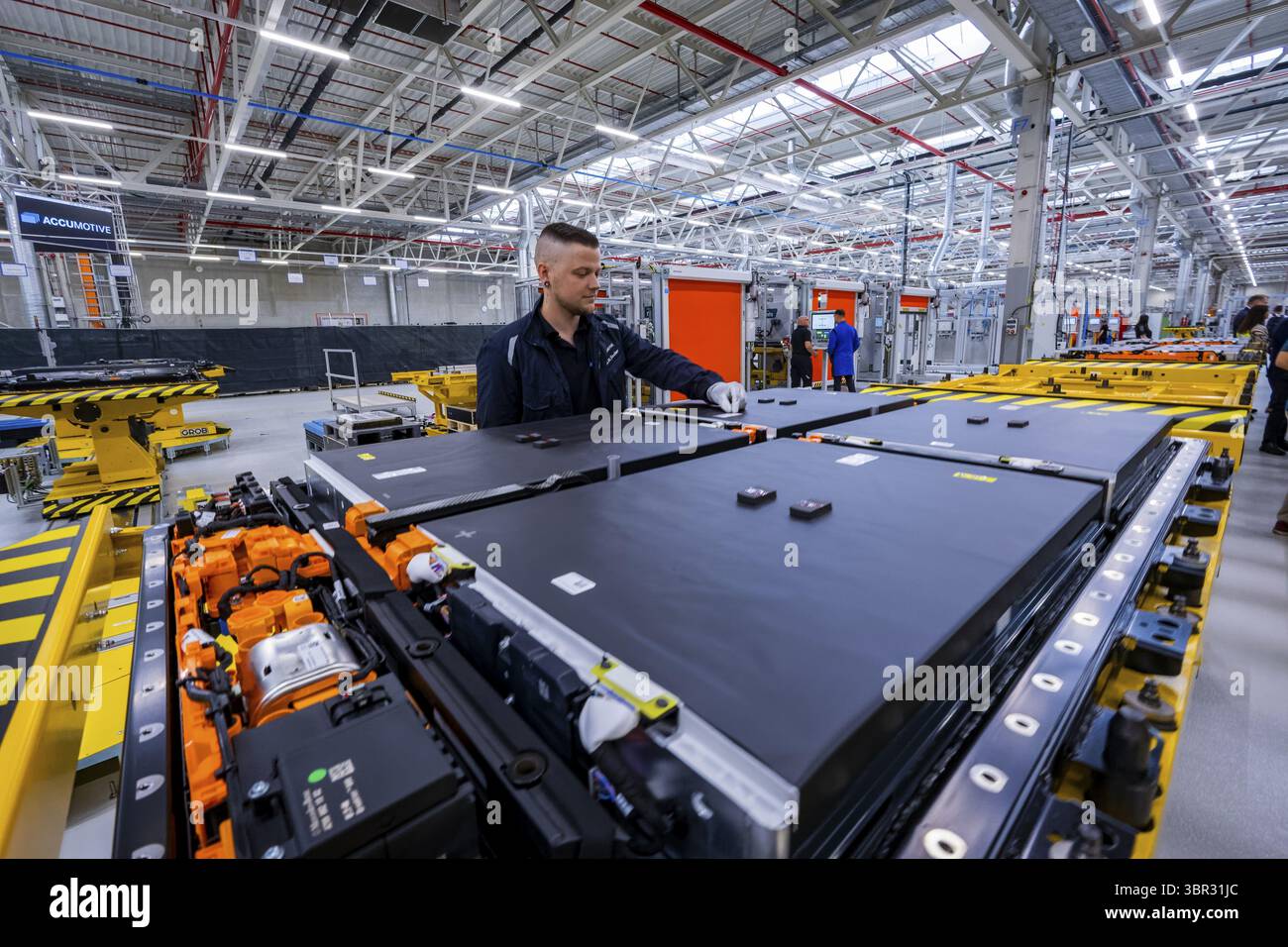 Mercedes-Benz subsidiary ACCUMOTIVE is setting a major milestone in ...