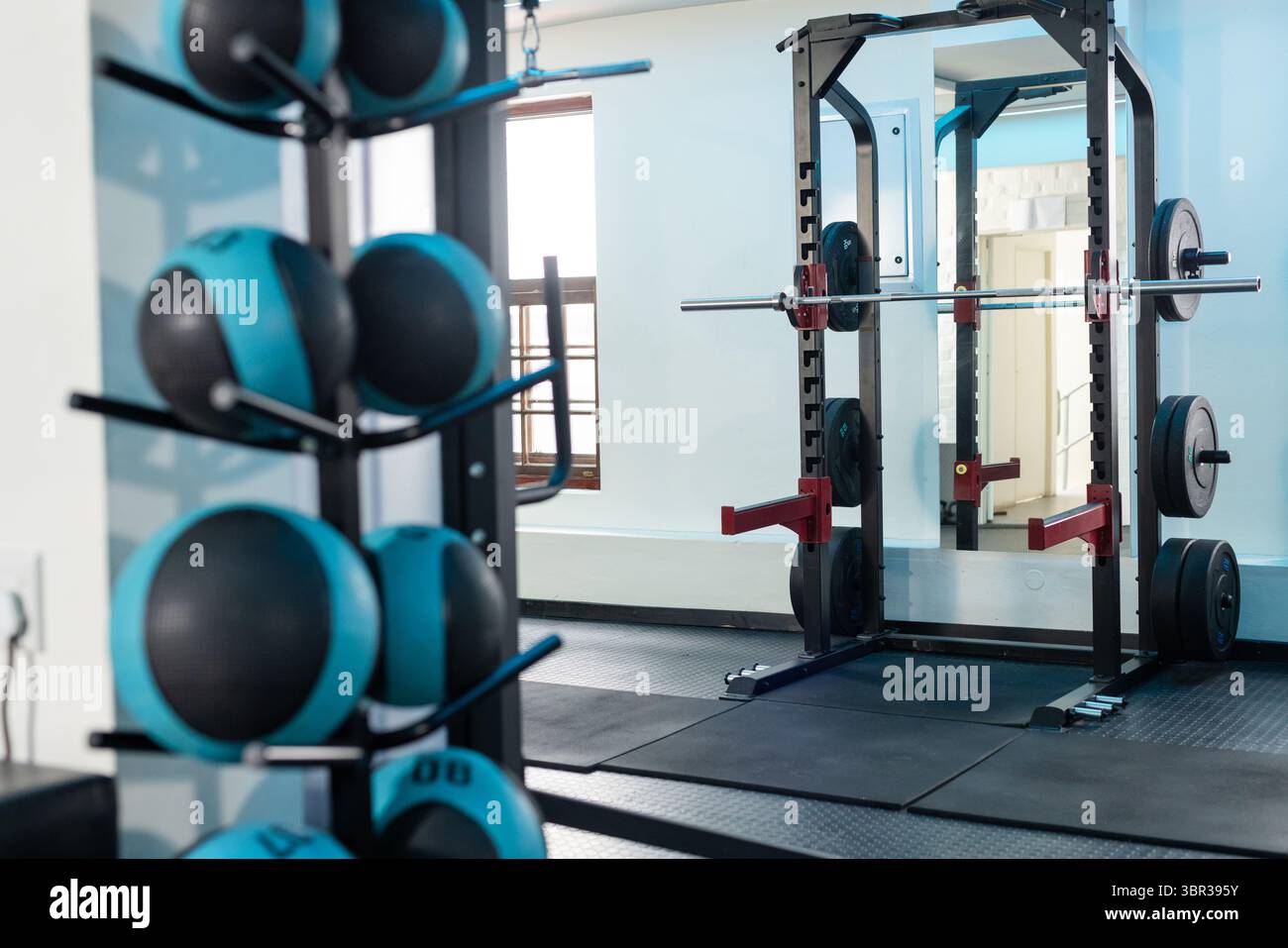 Barbell loaded weight plates hi-res stock photography and images - Alamy