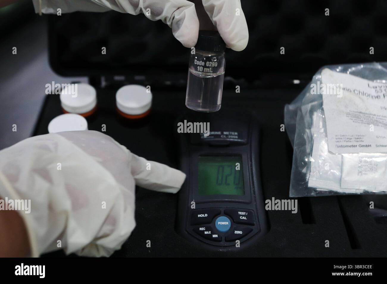 Microplastic microscope hi-res stock photography and images - Alamy
