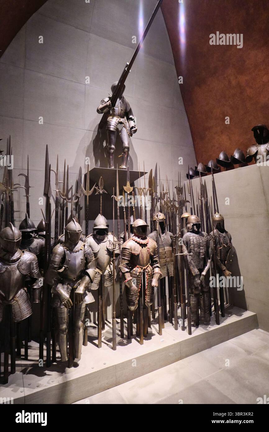 The metal Plate Armour, Armor, Panoply room of battle knight uniforms ...