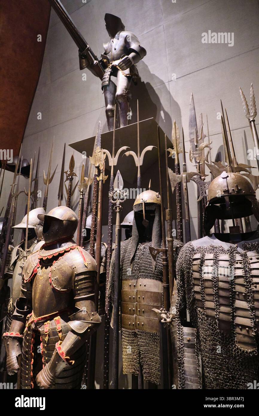 The metal Plate Armour, Armor, Panoply room of battle knight uniforms ...