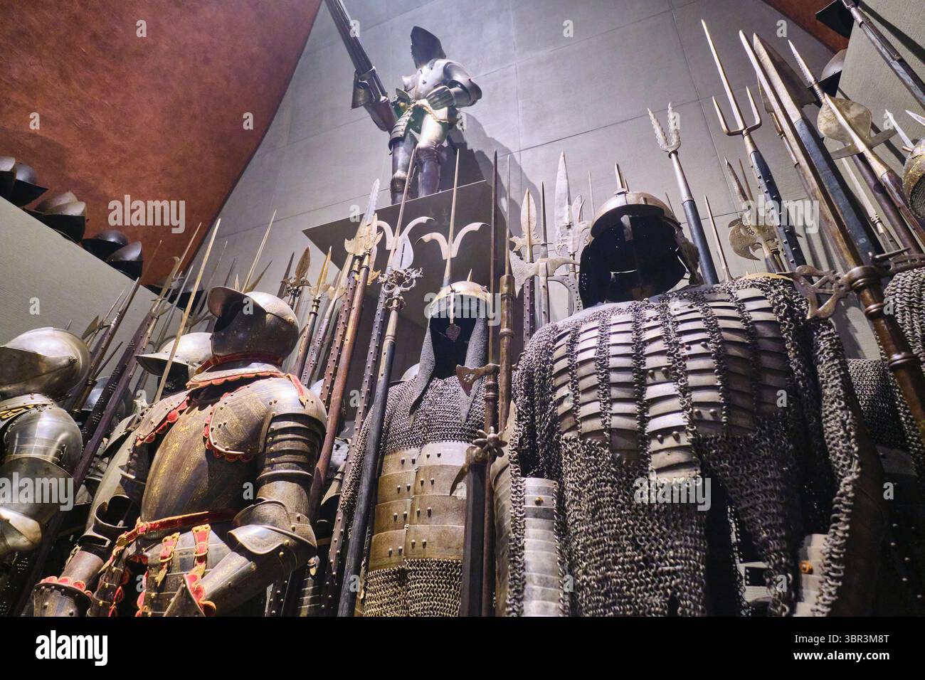 The metal Plate Armour, Armor, Panoply room of battle knight uniforms ...