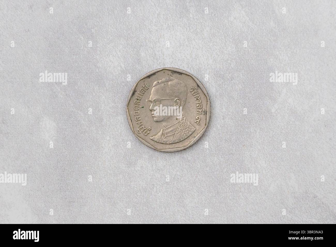 Old Thailand 5 Baht coin featuring King Bhumibol Adulyadej Rama IX ...