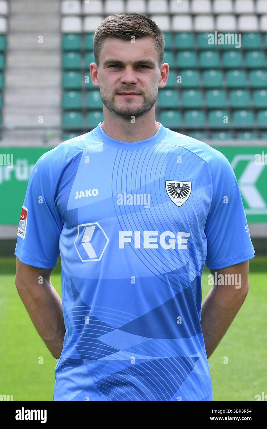 SC Preussen Muenster; 2. BL, Portraettermin 2025/2026 Morten Behrens ...