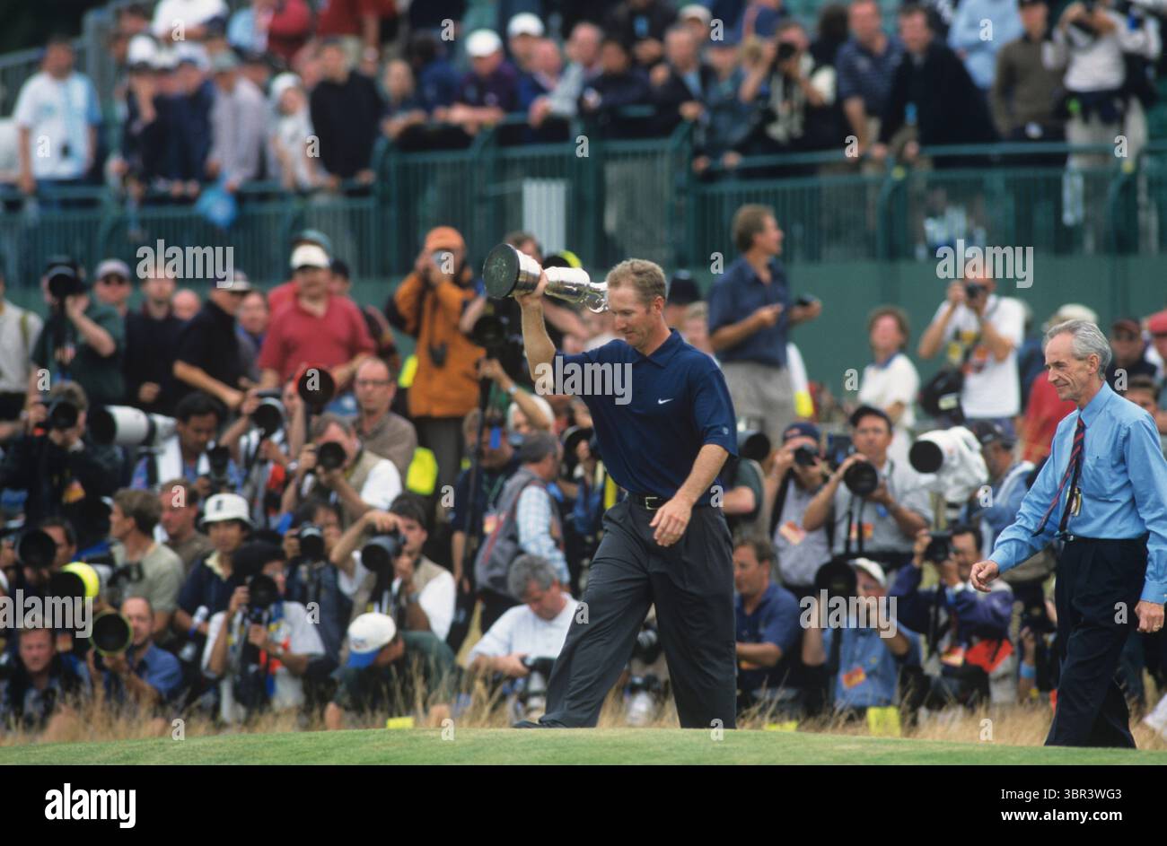 David Duval after winning with the trophy on the 18th green The 2001 ...