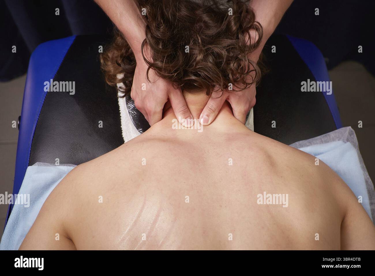 Full body massage mens hi-res stock photography and images - Alamy