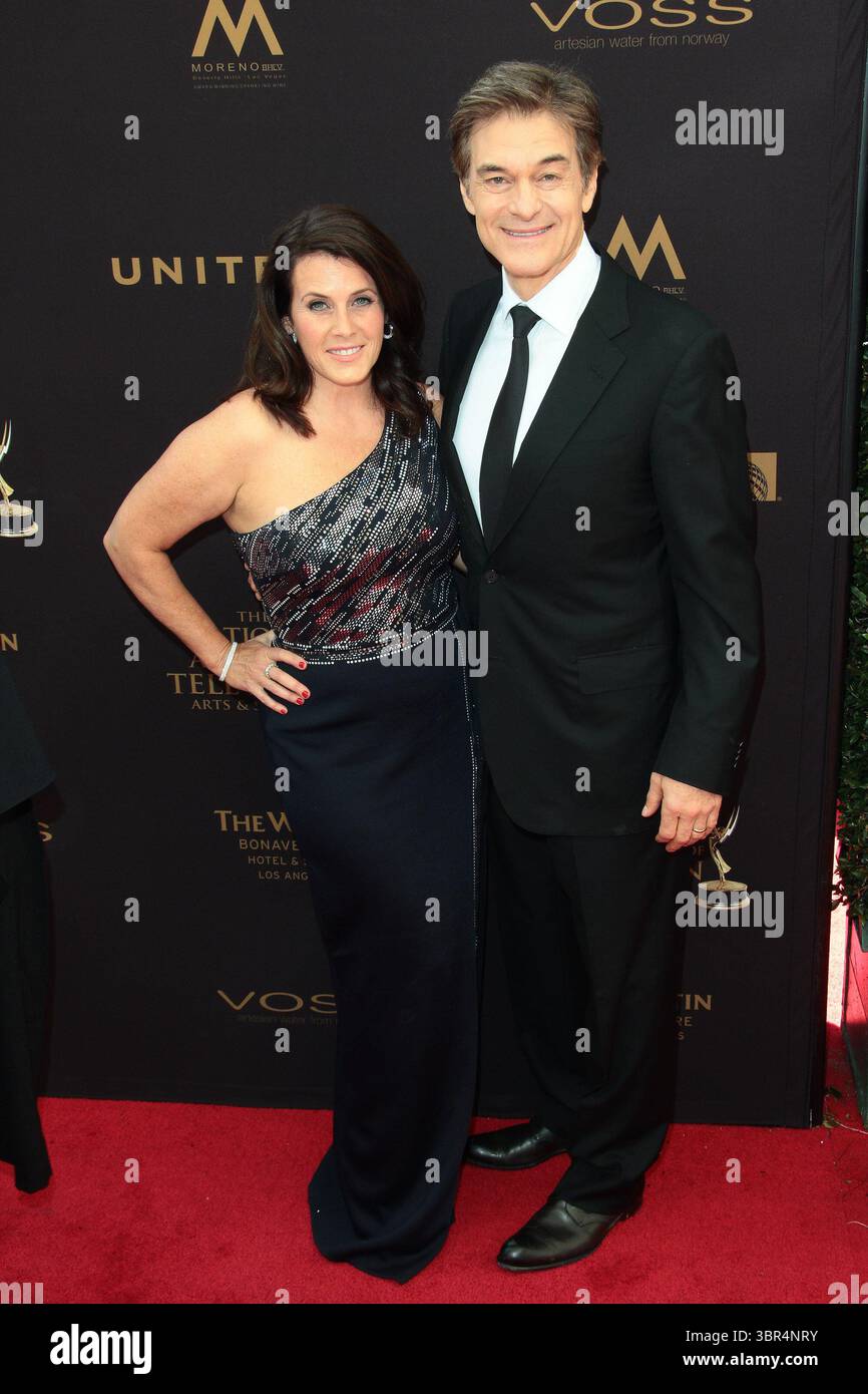 May 1, 2016 - Los Angeles, California, USA - Dr. Mehmet Oz, Lisa Oz ...