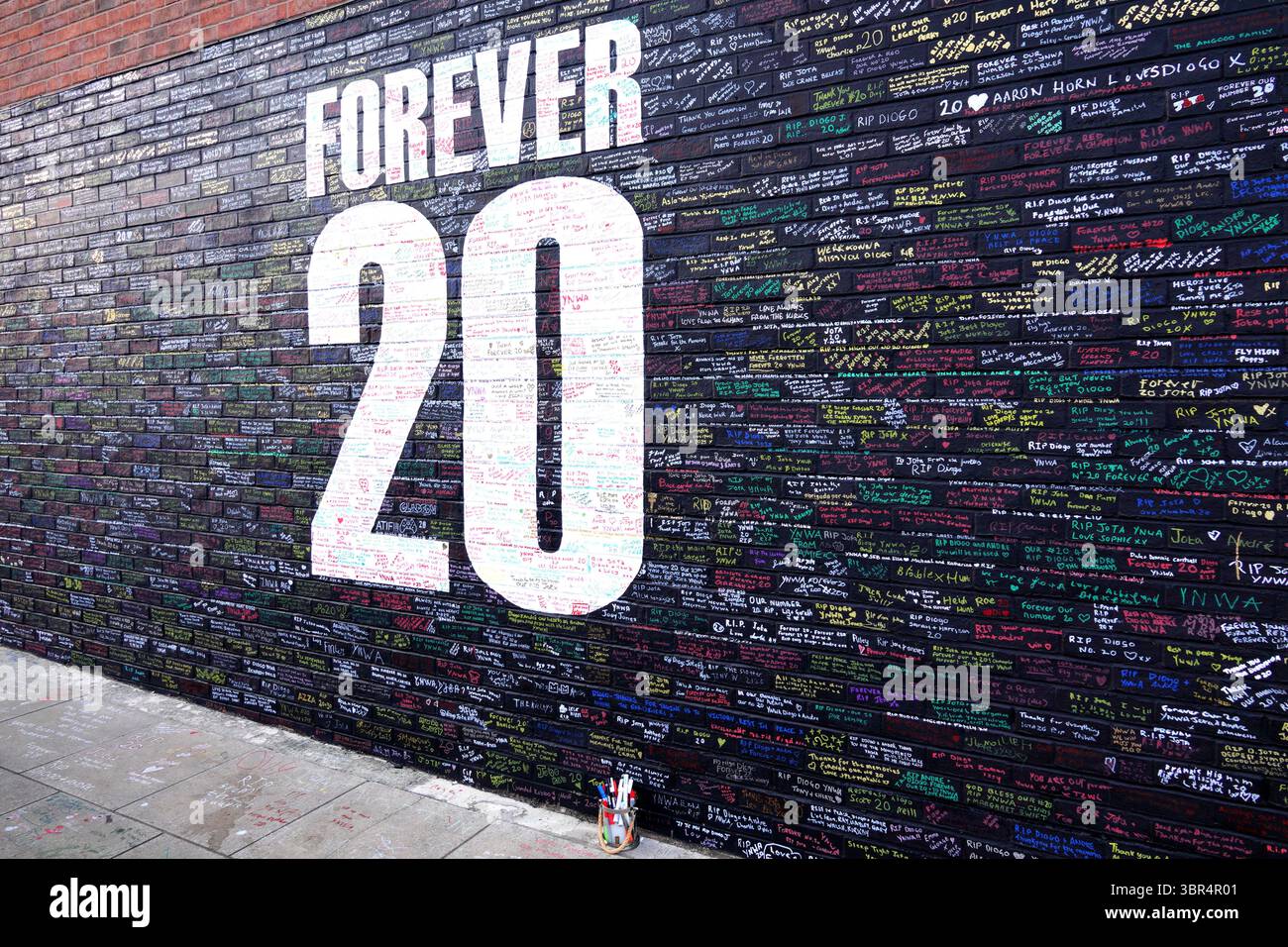 Diogo jota wall hi-res stock photography and images - Alamy