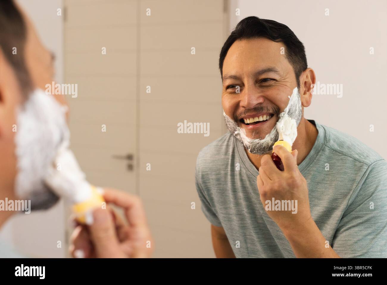 Asian man shaving using razor hi-res stock photography and images - Alamy