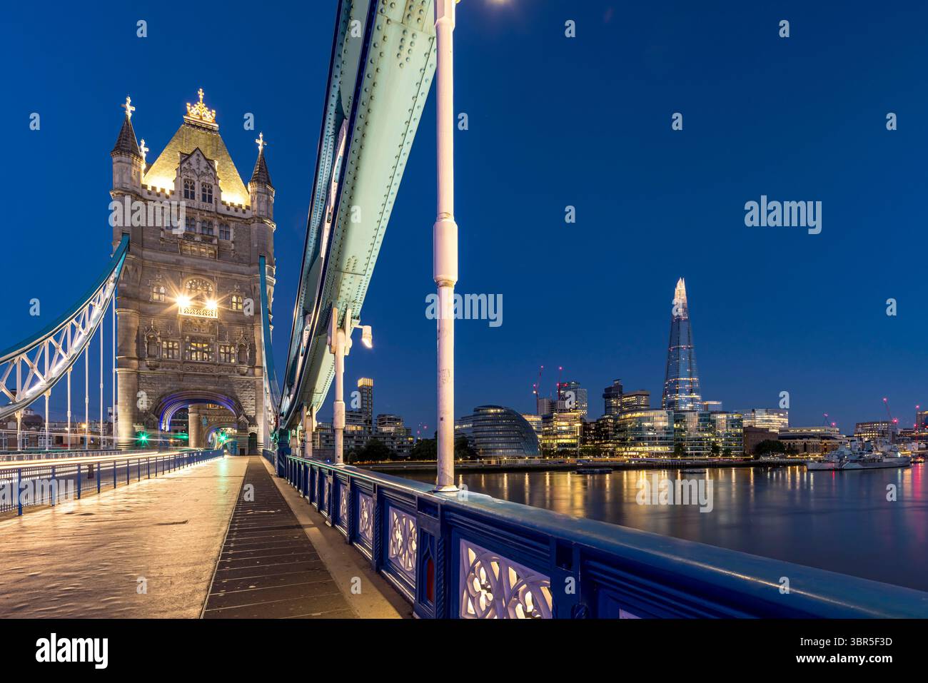 Tower Bridge @ dawn, London, England, UK Stock Photo - Alamy