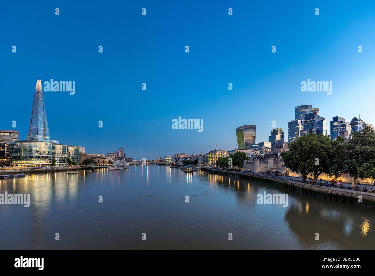 Tower Bridge @ dawn, London, England, UK Stock Photo - Alamy