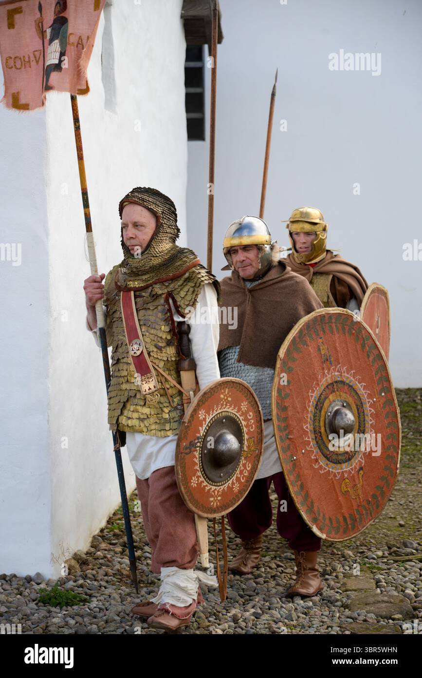 Roman soldiers and Standard Bearer from the late 2nd early 3rd century ...