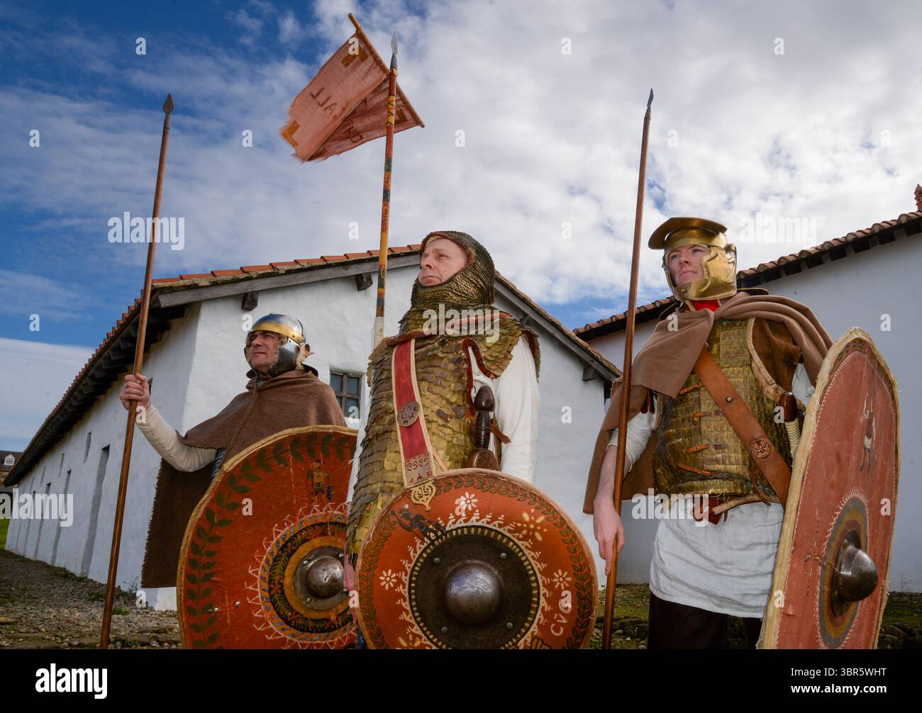 Roman soldiers and Standard Bearer from the late 2nd early 3rd century ...