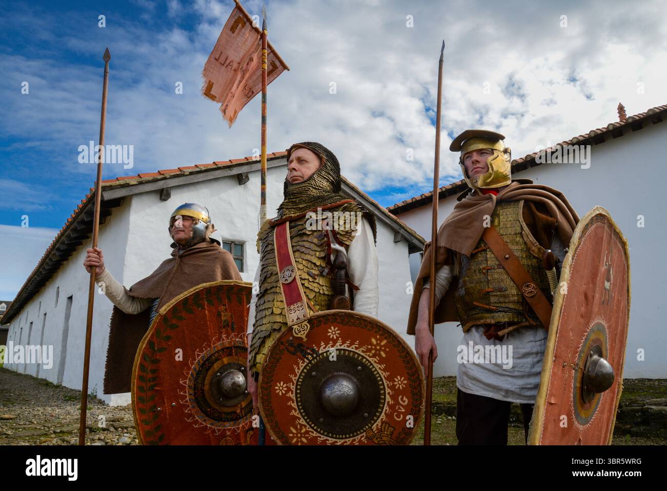 Roman soldiers and Standard Bearer from the late 2nd early 3rd century ...
