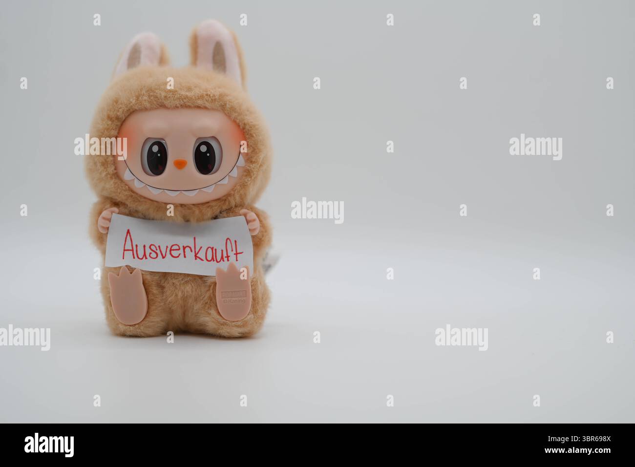 Lisa blackpink labubu hi-res stock photography and images - Alamy