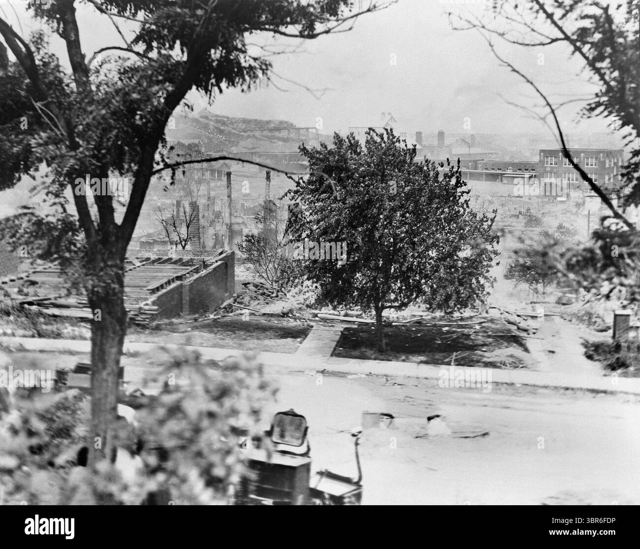 Images of riots Black and White Stock Photos & Images - Alamy