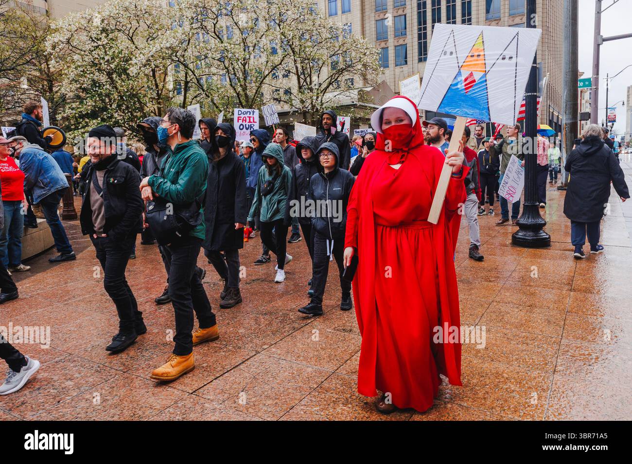 A woman in Handmaids Tale costume marches at rally Stock Photo - Alamy