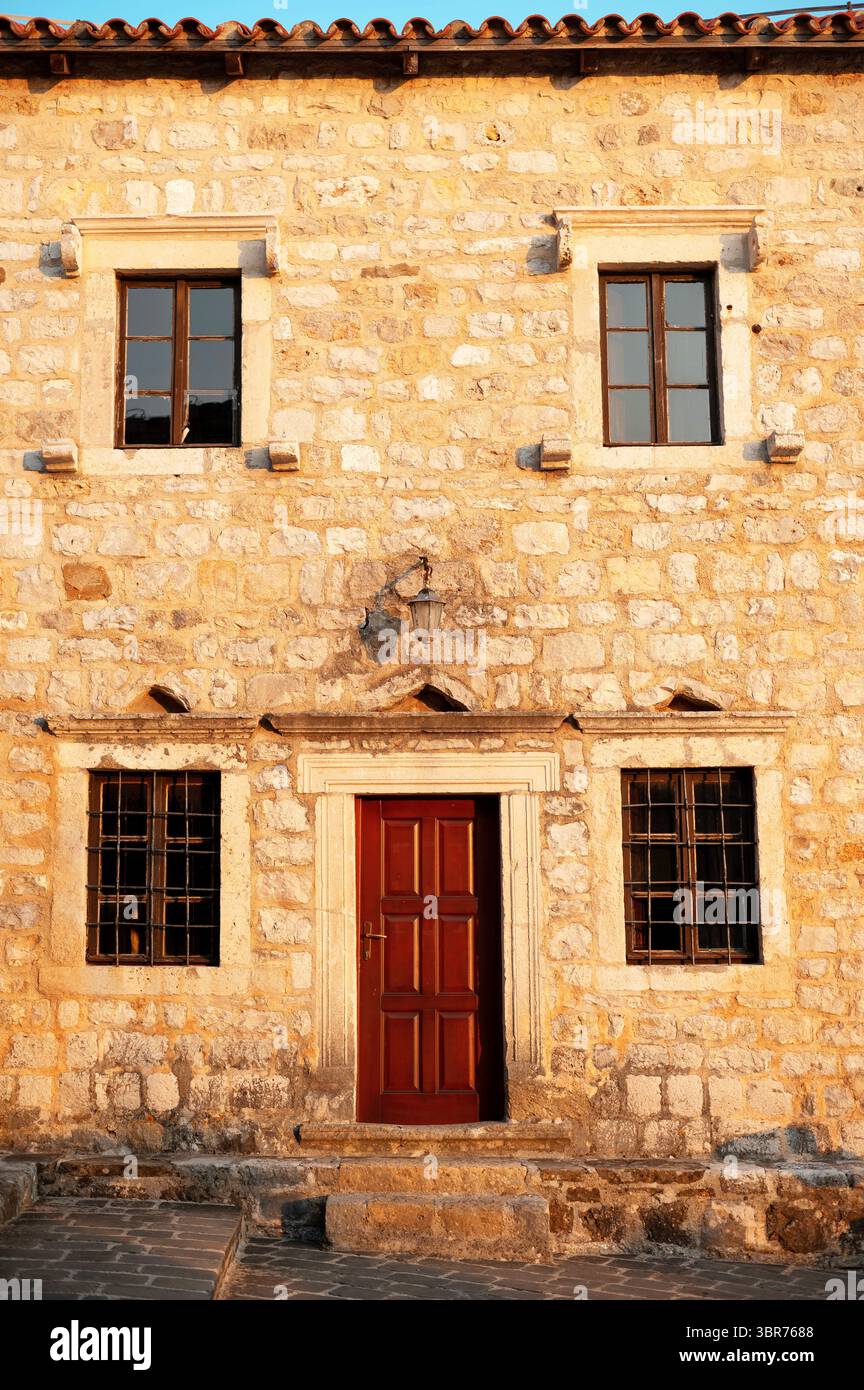 Historic building symmetrical facade hi-res stock photography and ...