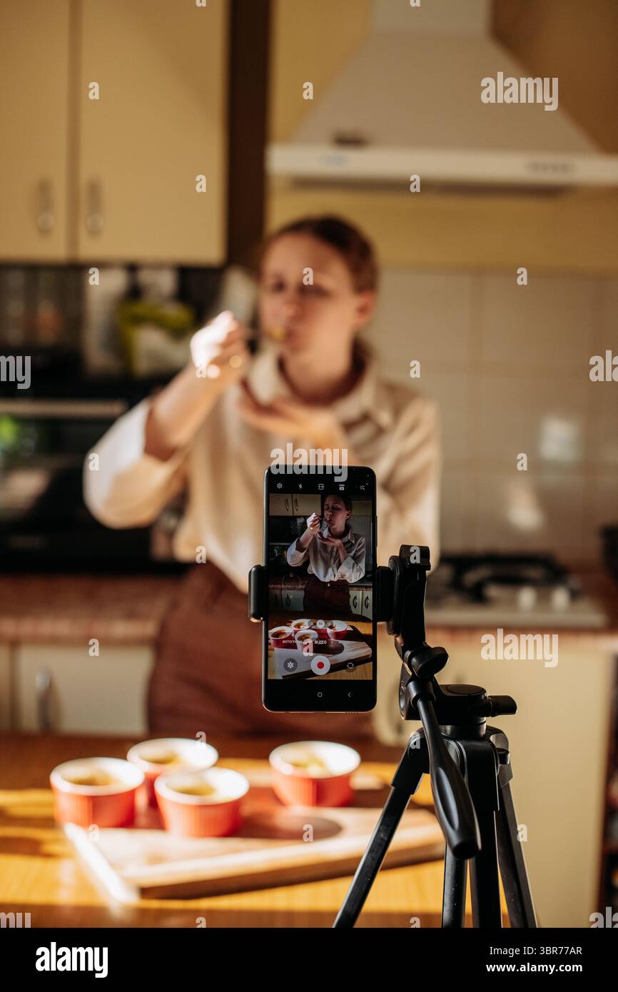 Girl making food presentation hi-res stock photography and images - Alamy
