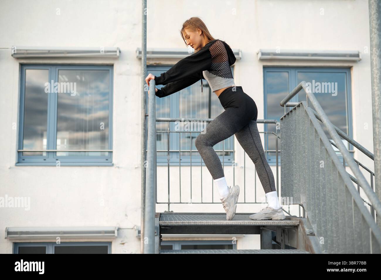 Young woman in active wear hi-res stock photography and images - Alamy